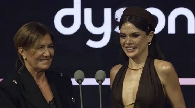 Sinem Unsal nagrađena za najbolju glumicu na ELLE dodeli 2026 ...